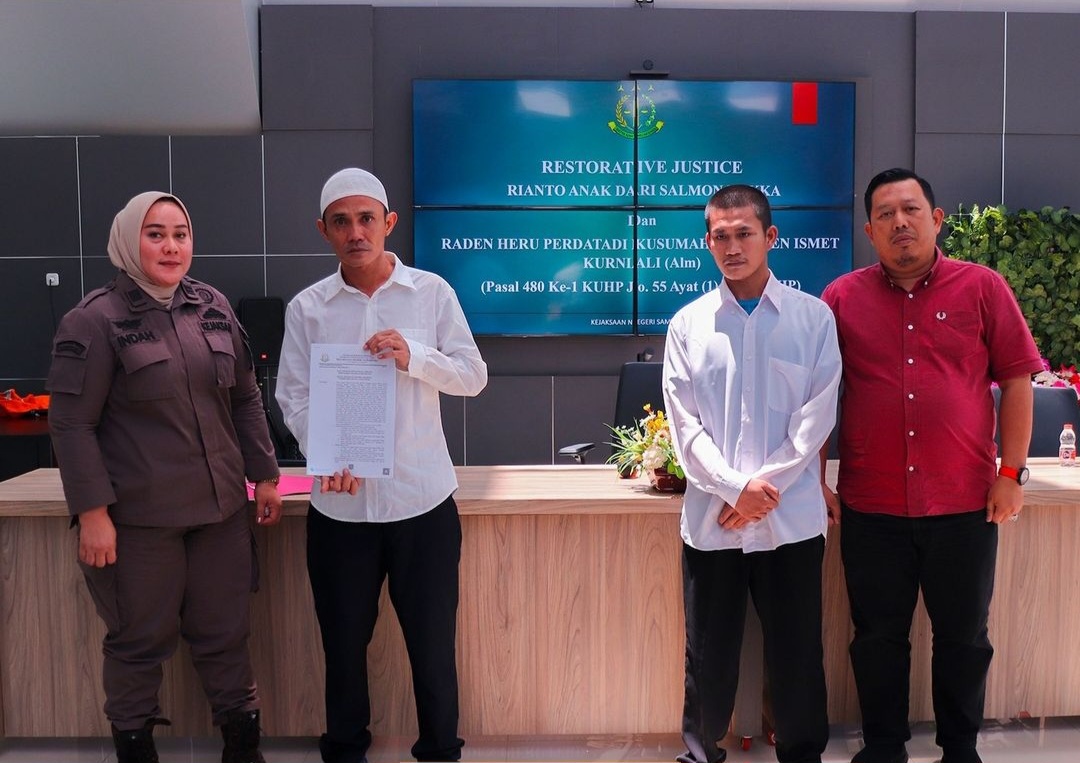 Kejari Samarinda Hentikan Penuntutan Tersangka Rianto dan Raden Heru ... Kejari Samarinda Hentikan Penuntutan Tersangka Rianto dan Raden Heru ...